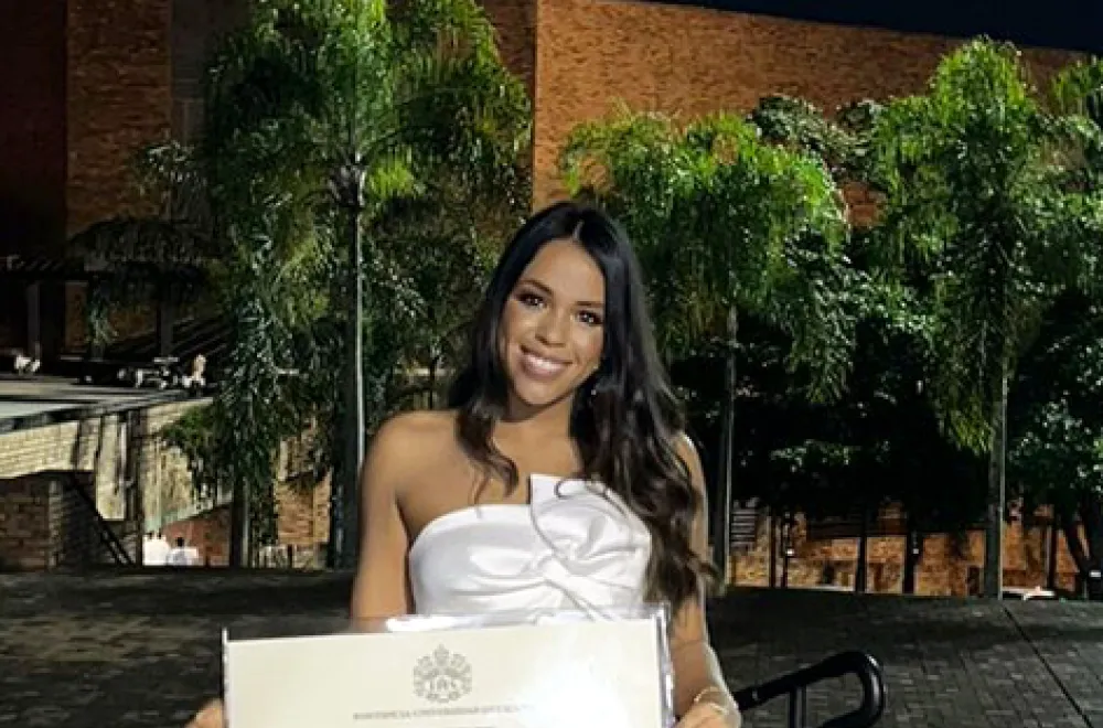 Egresada de Administración de Empresas, reconocida en la Noche de los ...